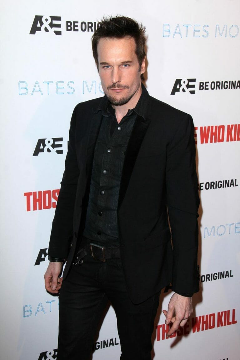 Famous Actors In Canada 60 Photos - Moonagedaydream.film