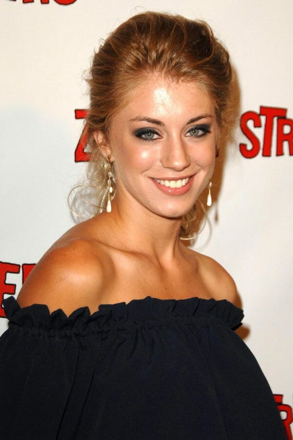Jennifer Holland – Bio, Age, Career, Movies and Facts - Betterauds.com