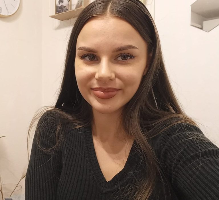 From Struggle to Strength: Amara Quinn Shares Her Journey in Weight ...